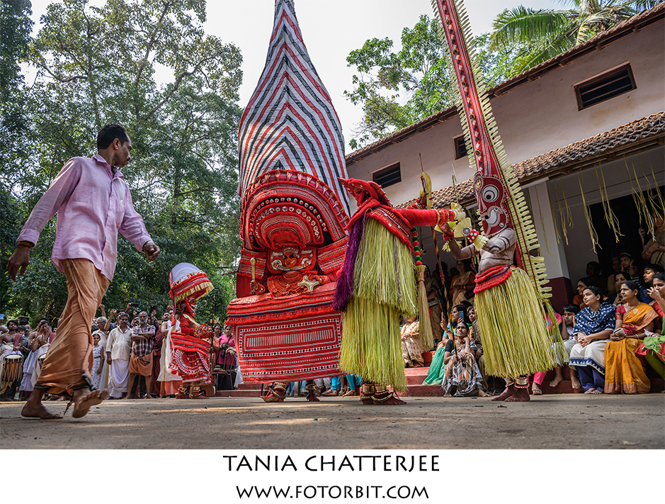 KERALA THEYYAM: THE DANCE OF THE AVTARS! - FOTORBIT
